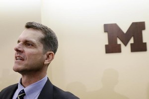 Michigan Basketball: 2016 center Austin Davis commits to the Wolverines