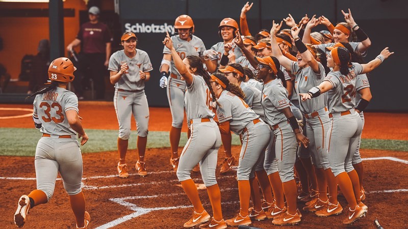 No. 11 Softball blasts four HR’s in 10-0 (6 inn.) victory over Texas State