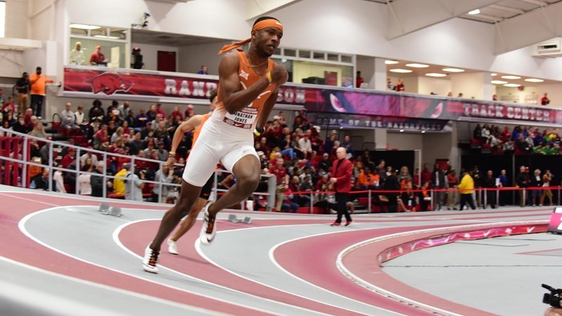 No. 4 Men’s Track and Field wins Razorback Invitational