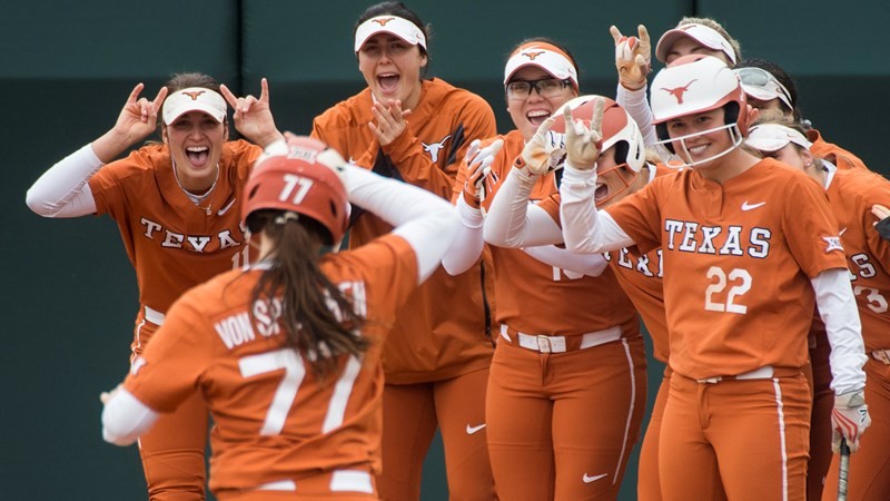 Softball completes a series sweep of Samford, 4-0