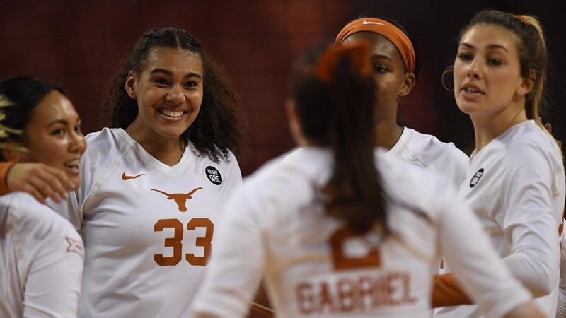 No. 1 Volleyball sweeps Texas Tech