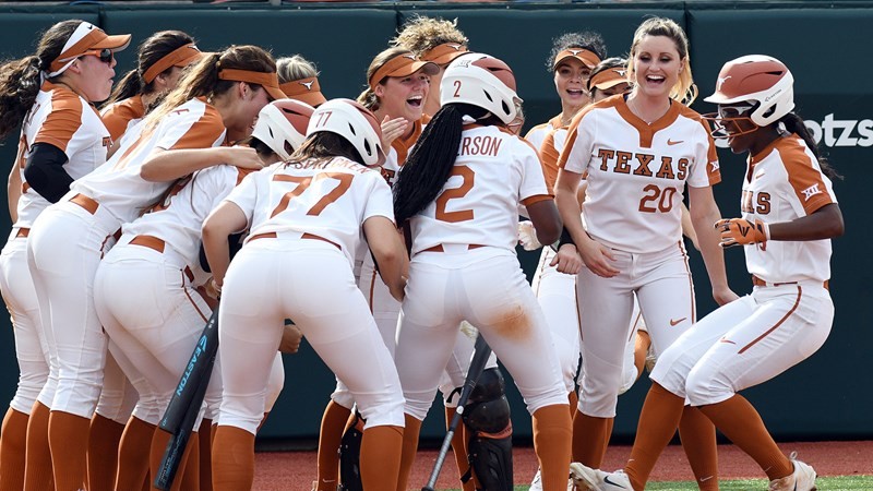 Softball opens Big 12 play with a 10-2 (5 inn.) victory over Kansas