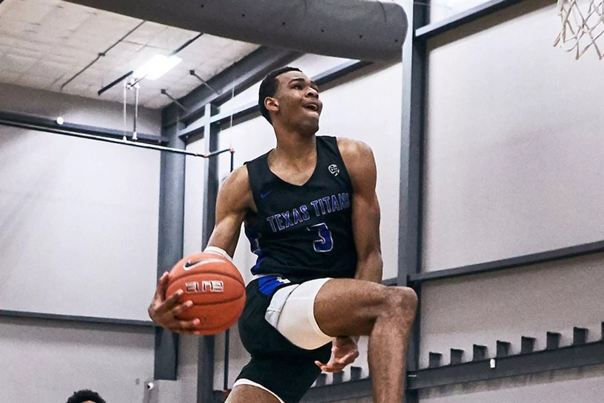 5-star PF Greg Brown sets OV to Texas