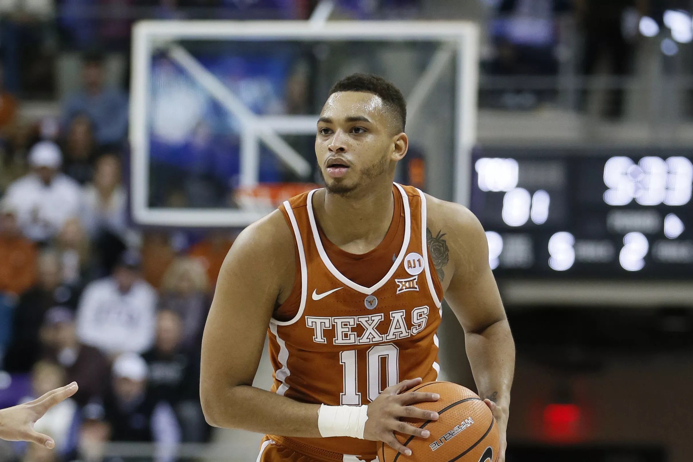 Texas G Eric Davis Jr. will turn pro