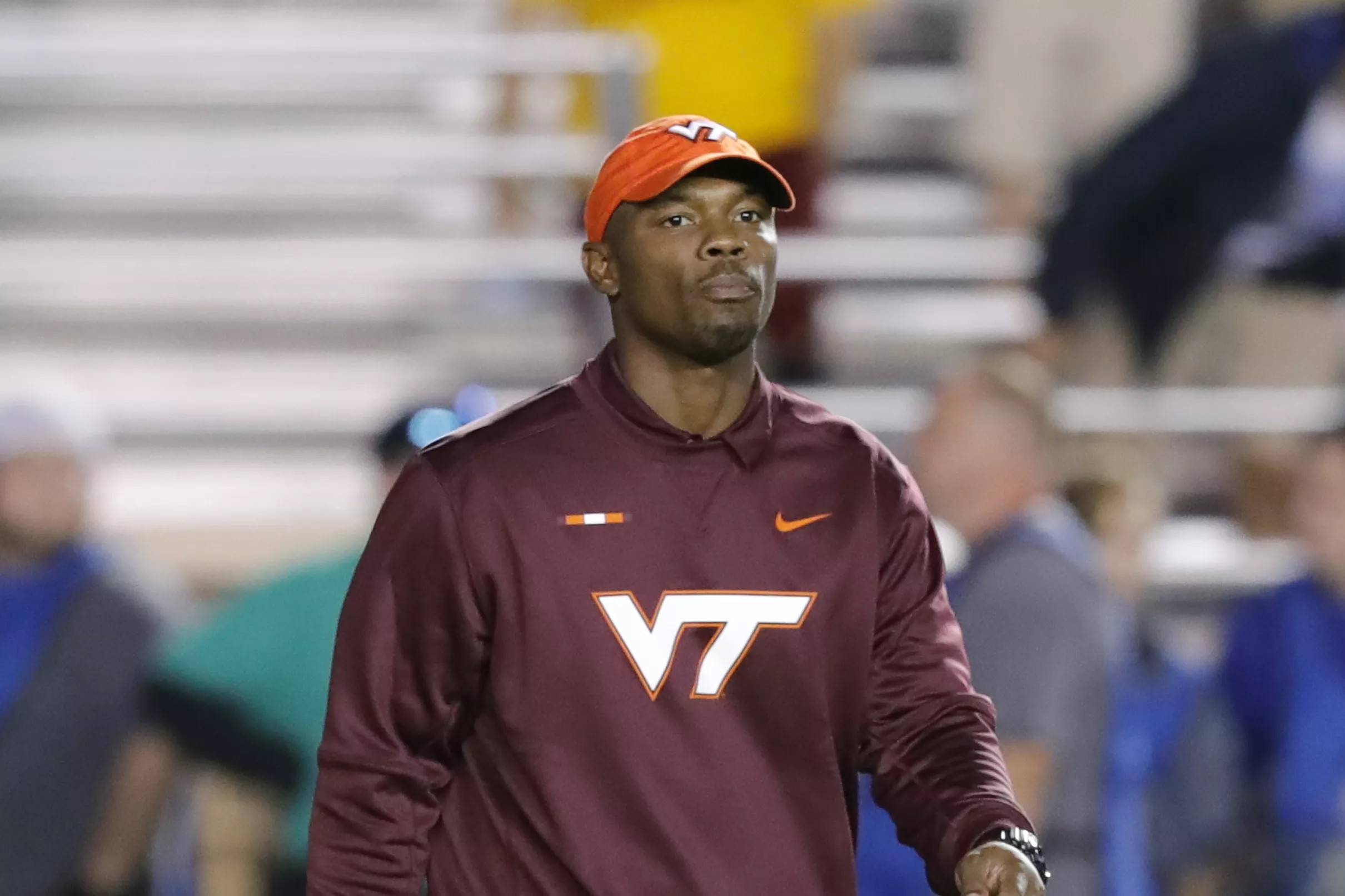 Texas assistant coach news and updates: Sark pursuing Holmon Wiggins