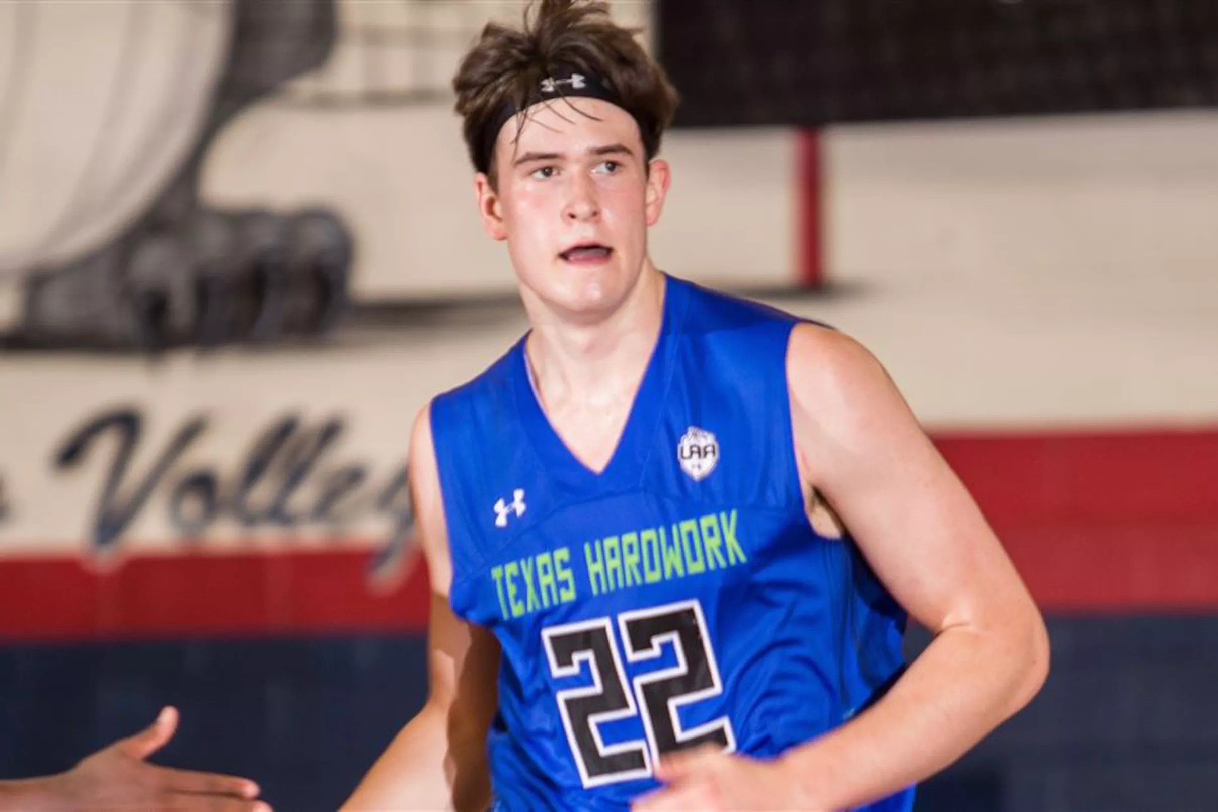 5-star C Will Baker officially signs NLI with Texas