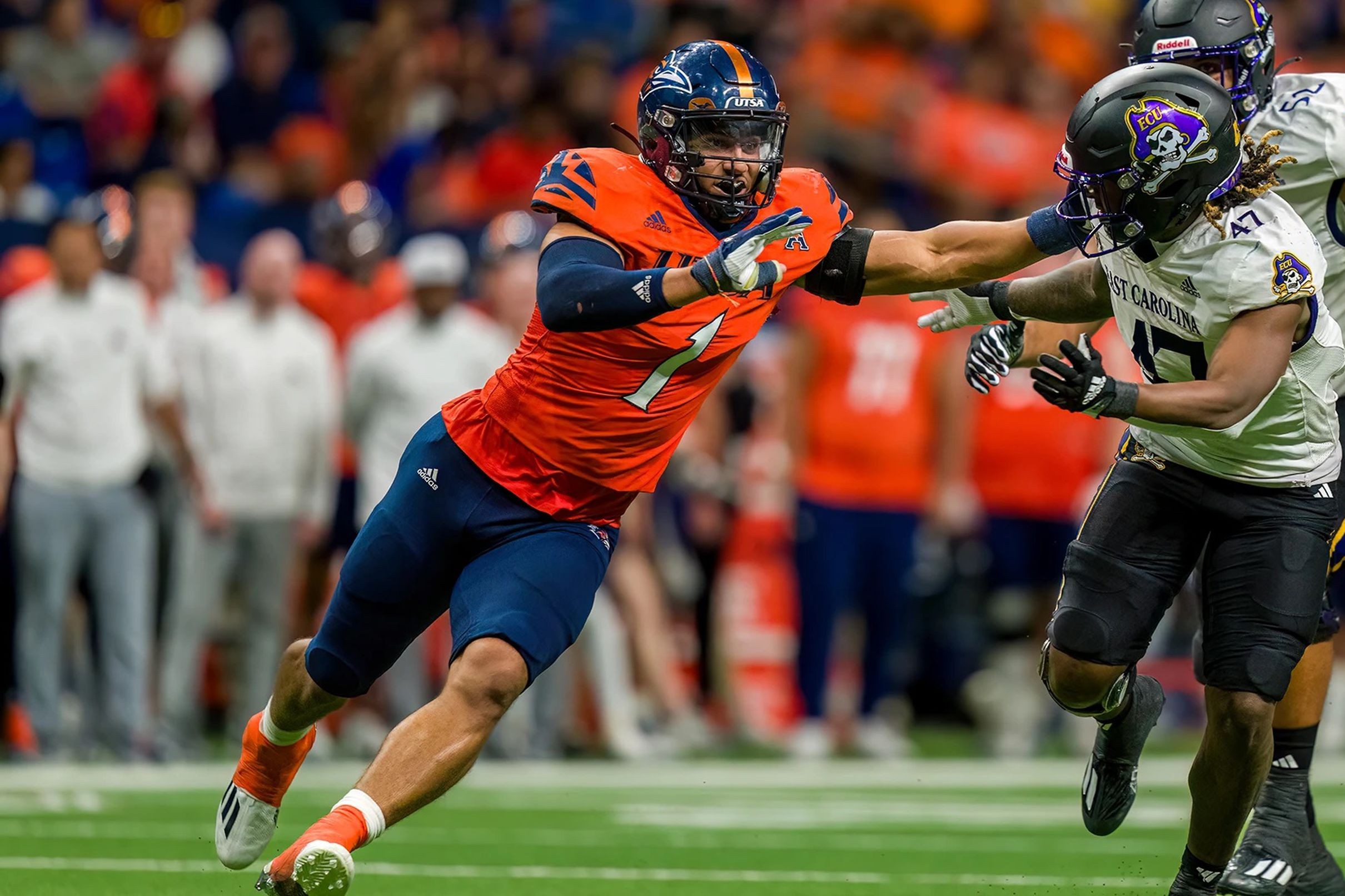 Elite transfer edge Trey Moore commits to Texas over Alabama