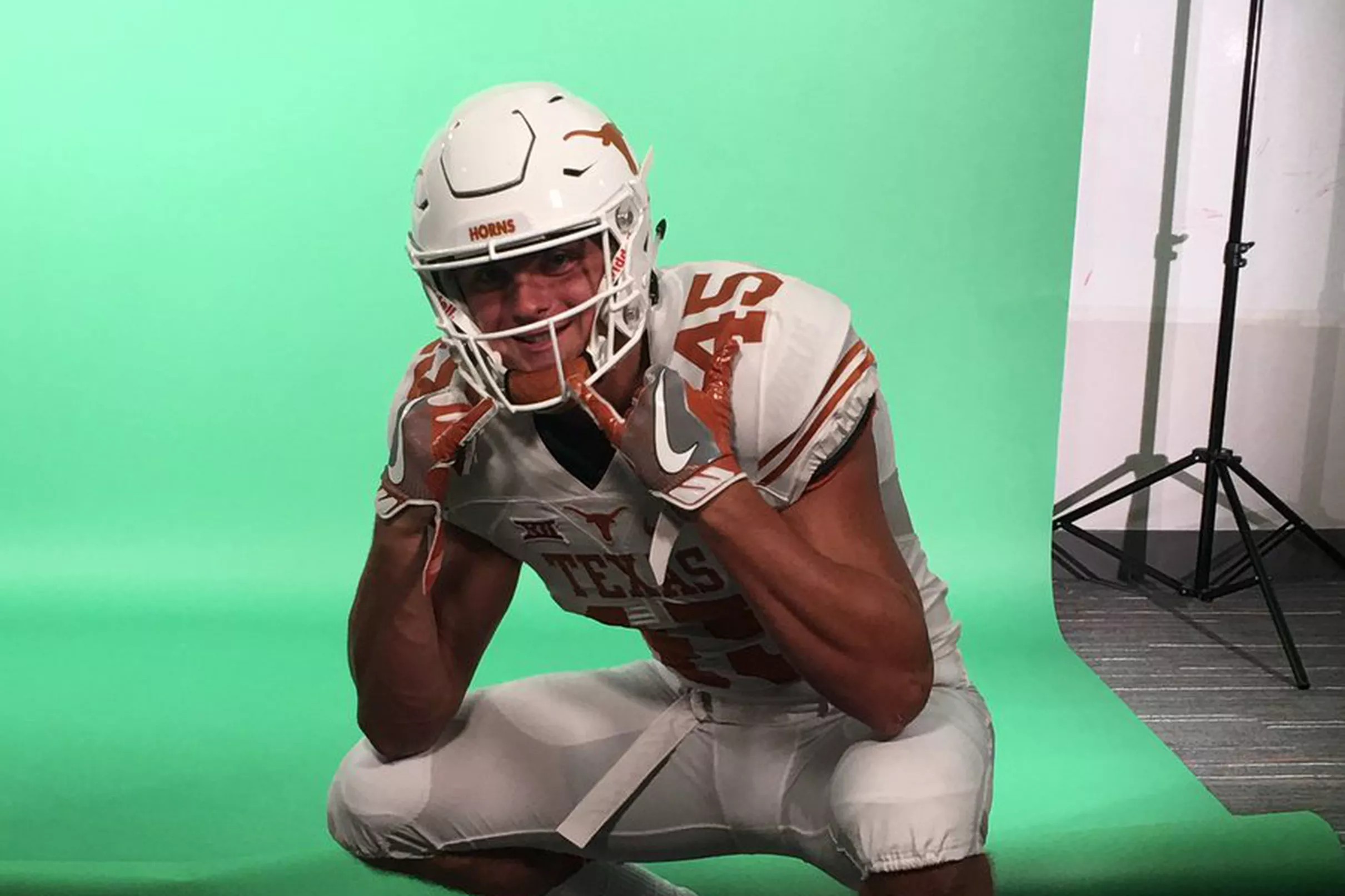 Texas will host No. 2 TE Luke Ford for official visit