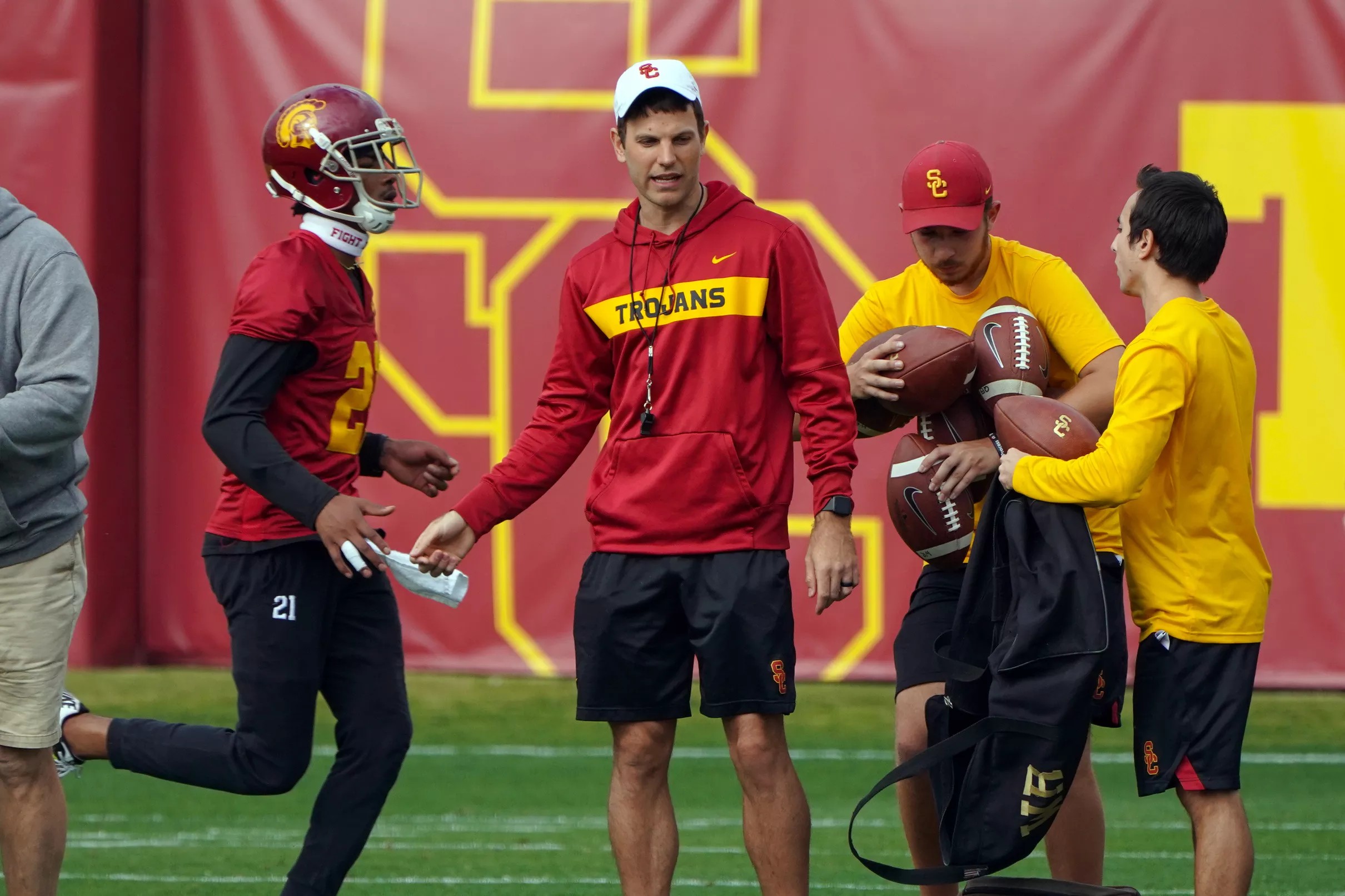 Texas OC target Graham Harrell signs extension with USC