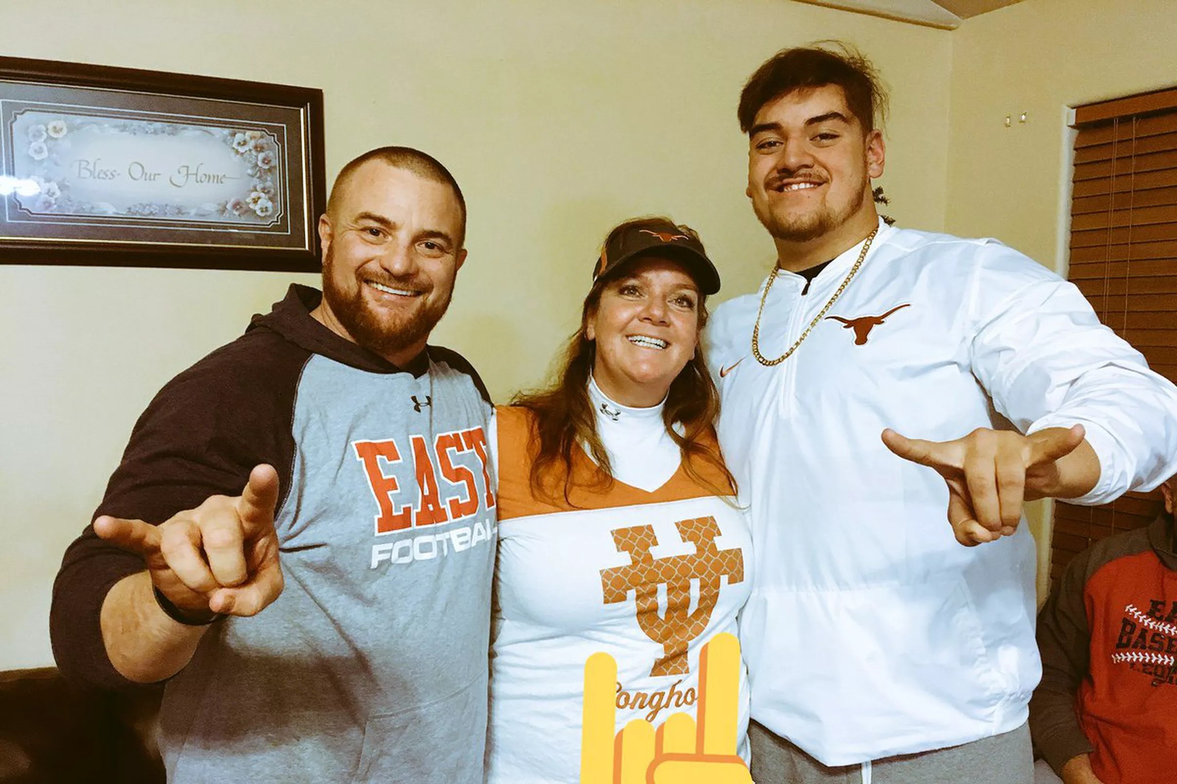 What 4-star OL Junior Angilau’s commitment means for Texas