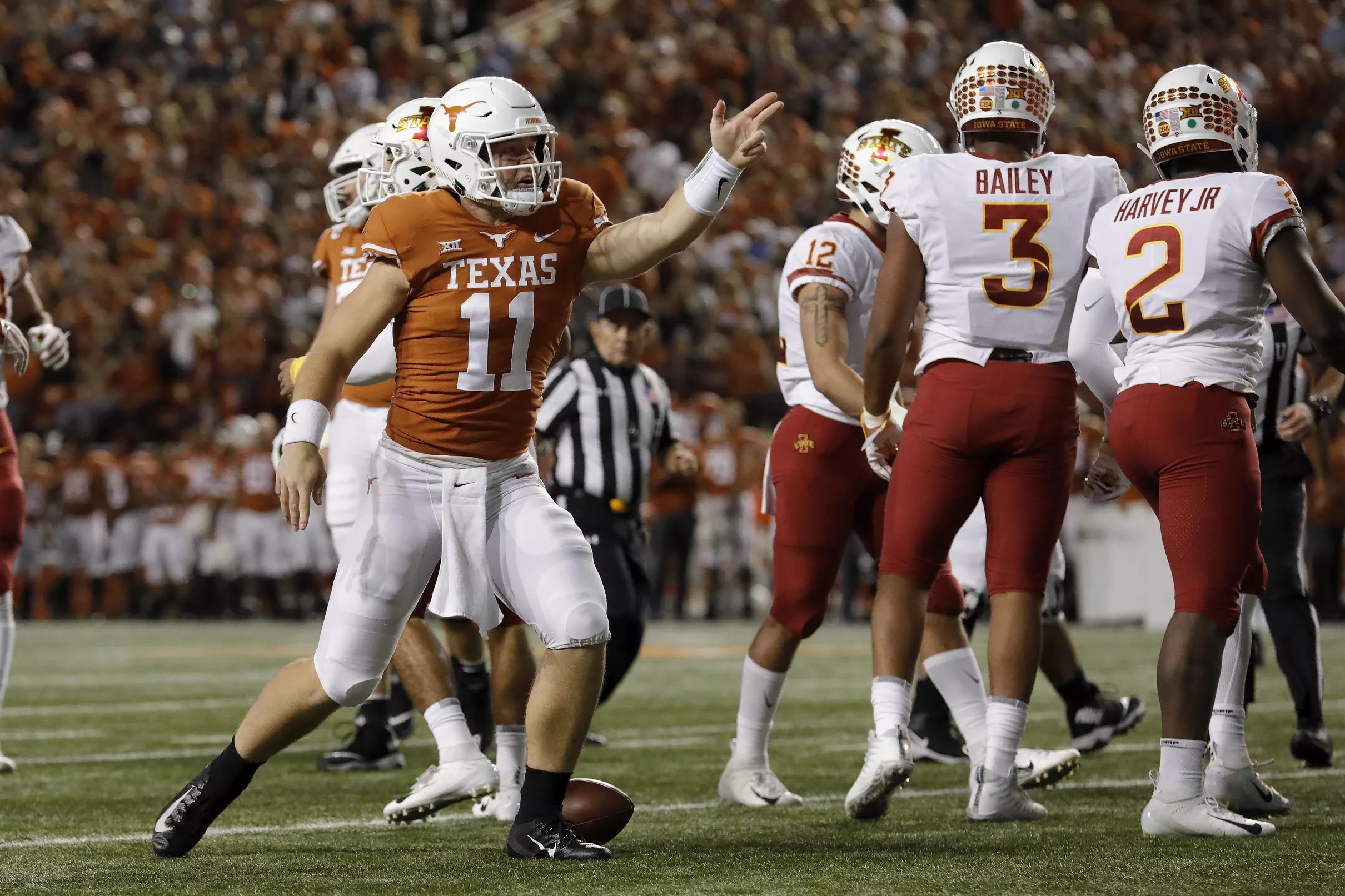 Texas QB Sam Ehlinger expected to play against Kansas