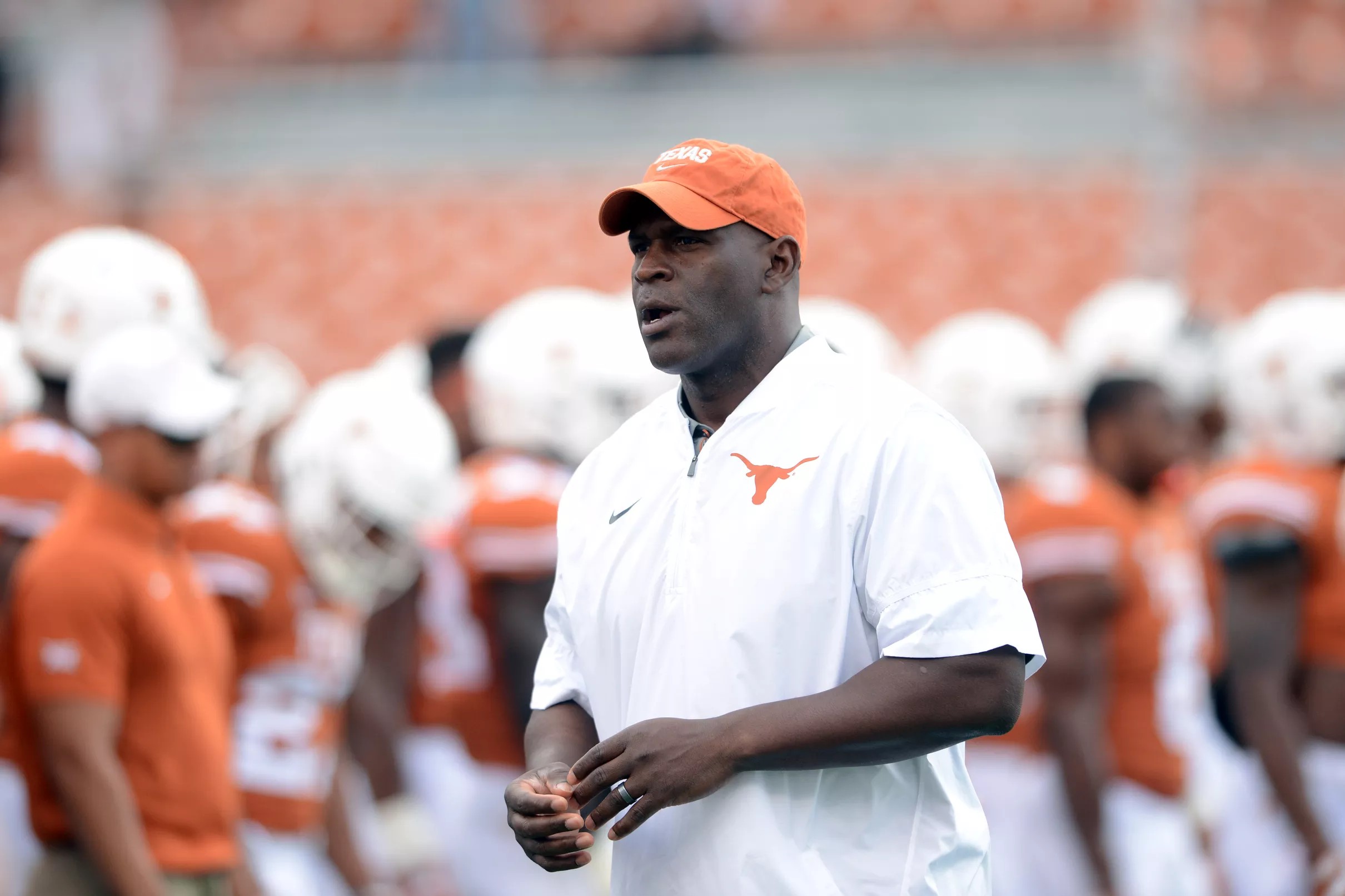 Reports: Texas DL coach Oscar Giles will remain on staff