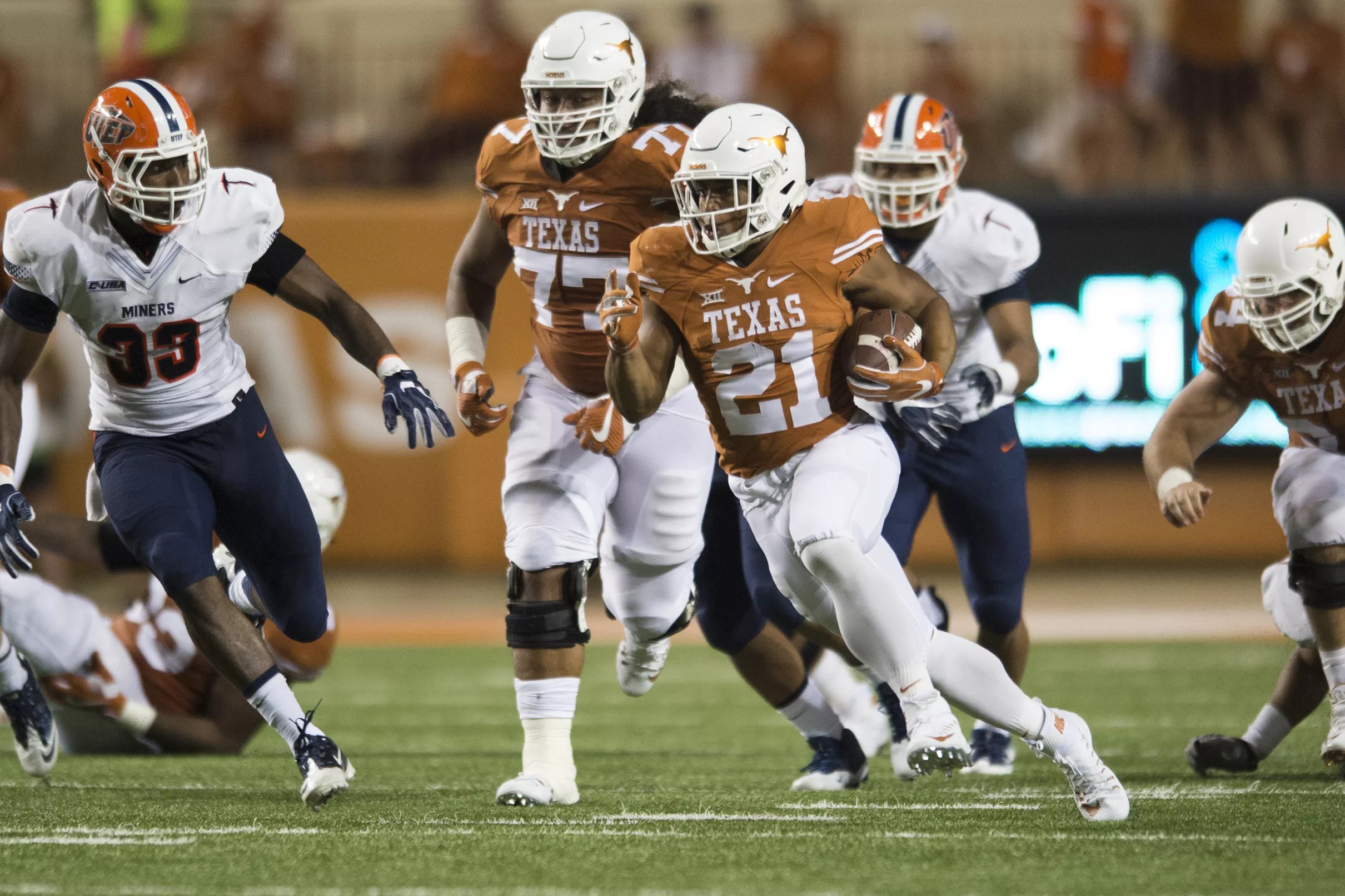 Report: Texas RBs Kyle Porter, Tristian Houston enter NCAA Transfer Portal