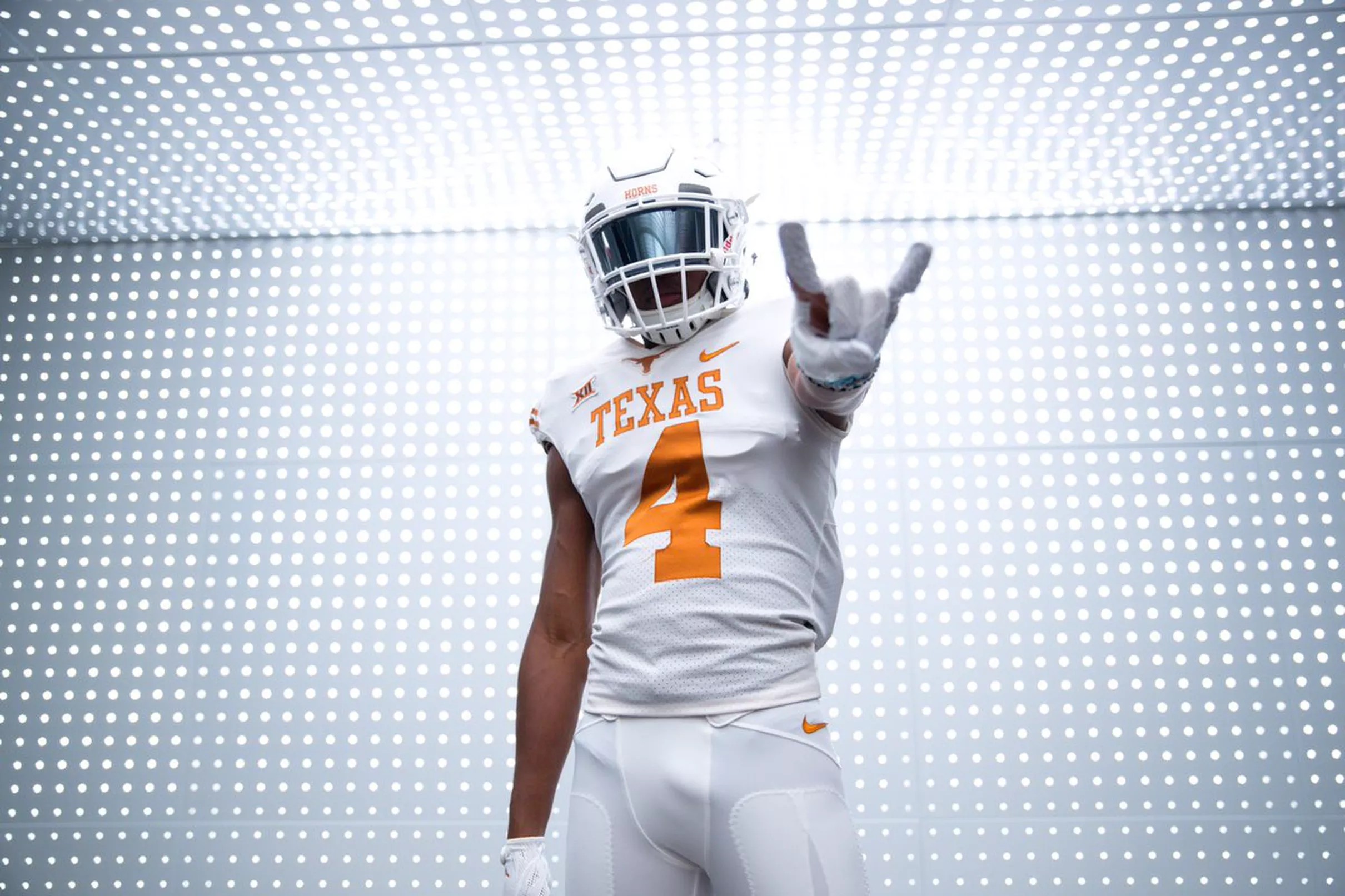 Rangy 3-star WR Kennedy Lewis commits to Texas over Baylor, Washington