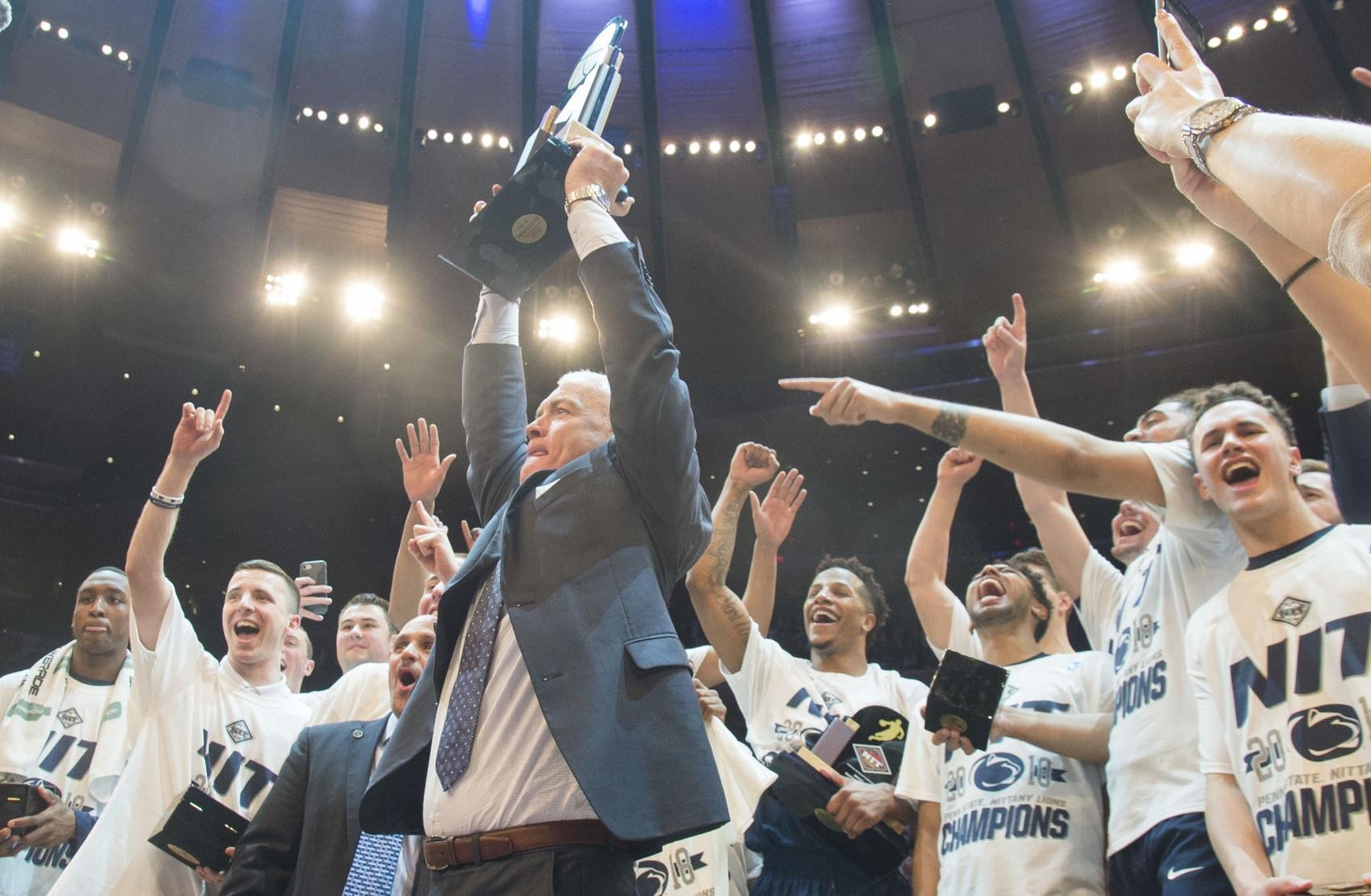 JUST IN: Penn State men's basketball signs coach Pat Chambers to ...