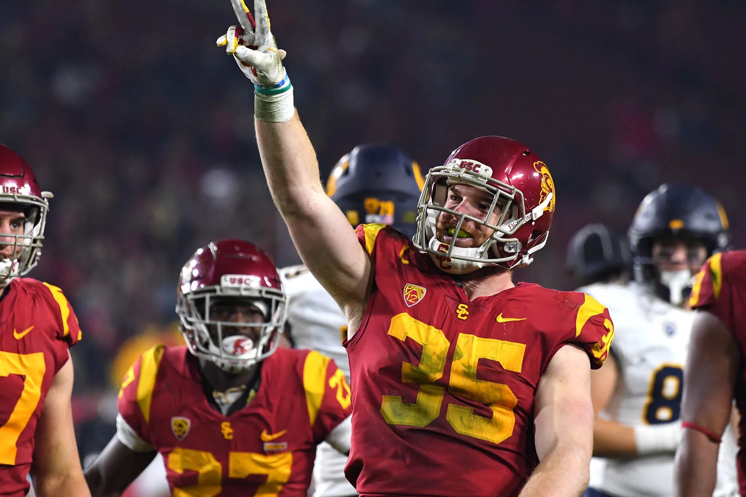 USC senior linebacker Cameron Smith signs with sports agency