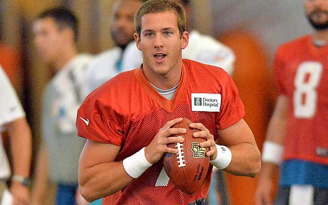 Browns sign QB Pat Devlin