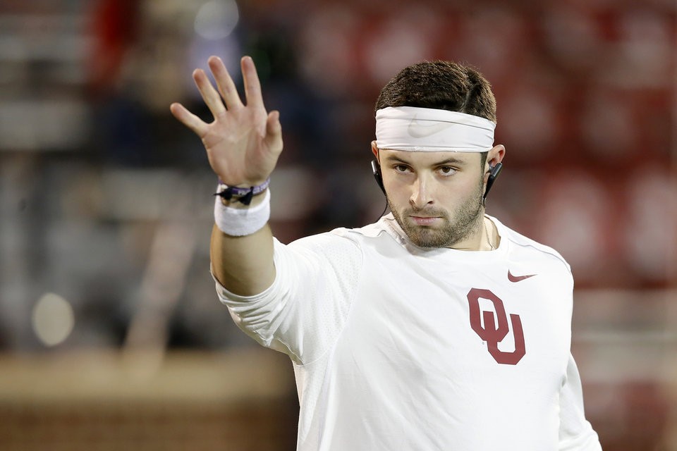 Baker Mayfield recreates iconic 1991 Brett Favre draft photo