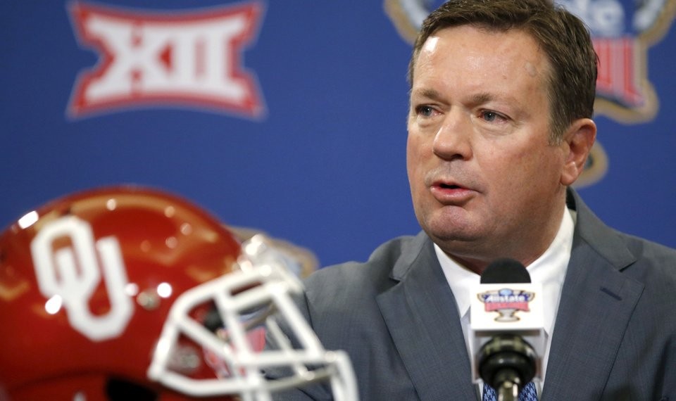 Bob Stoops' Dallas XFL team introduced as Renegades