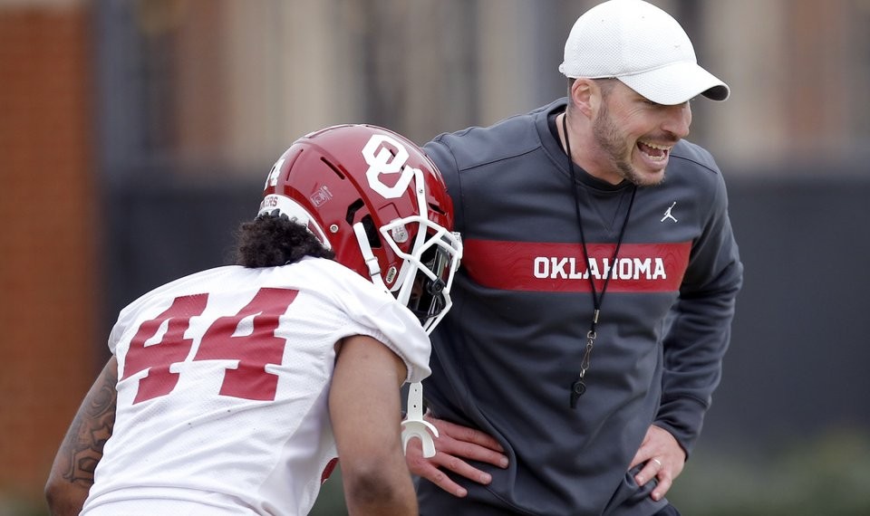 Oklahoma depth chart: Ryan Jones and DaShaun White listed as co-No. 1s ...