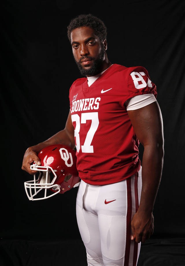 Oklahoma's D.J. Ward working to win family rivalry