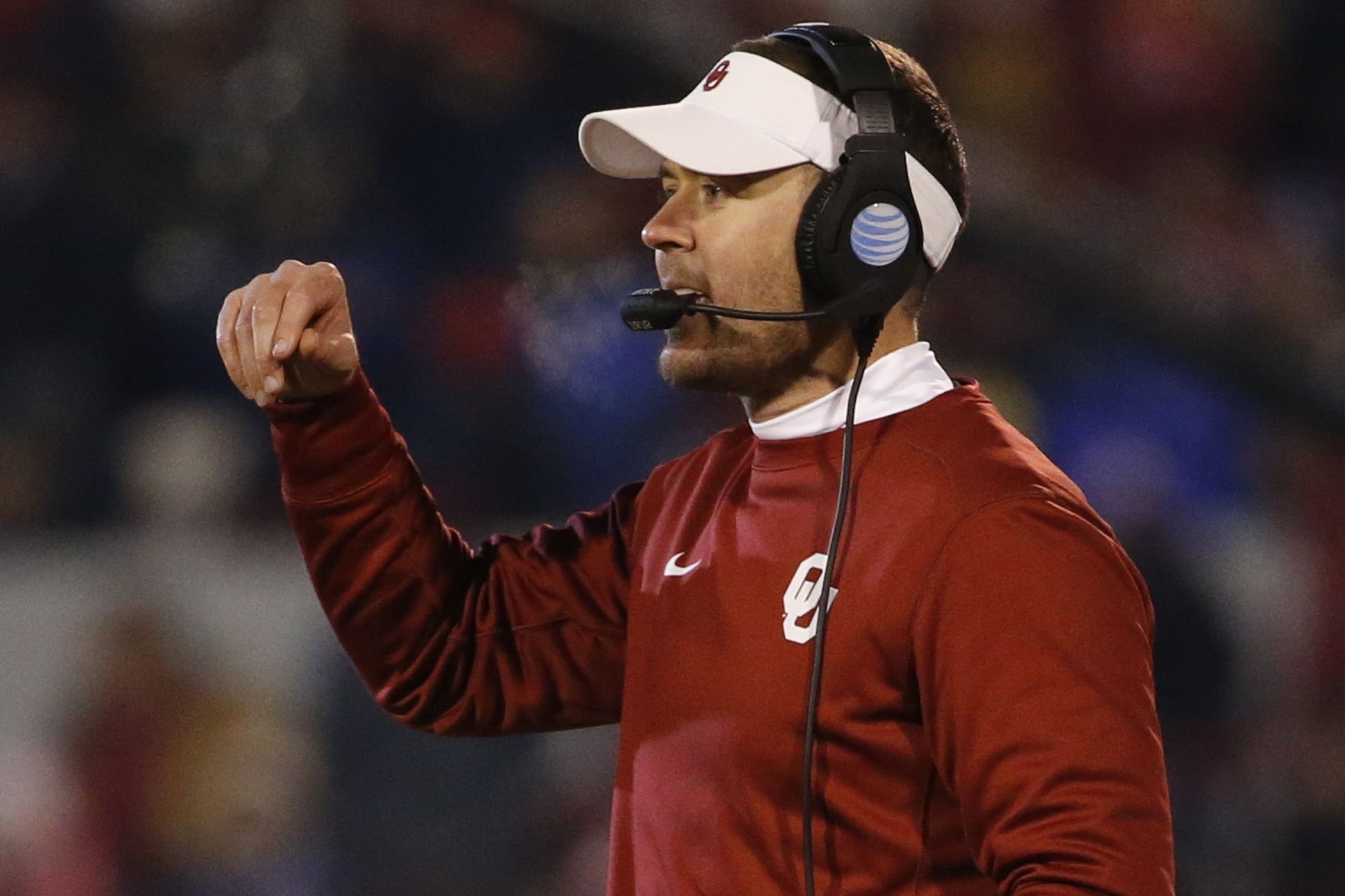 South Carolina Wants To Talk With Oklahoma's Lincoln Riley