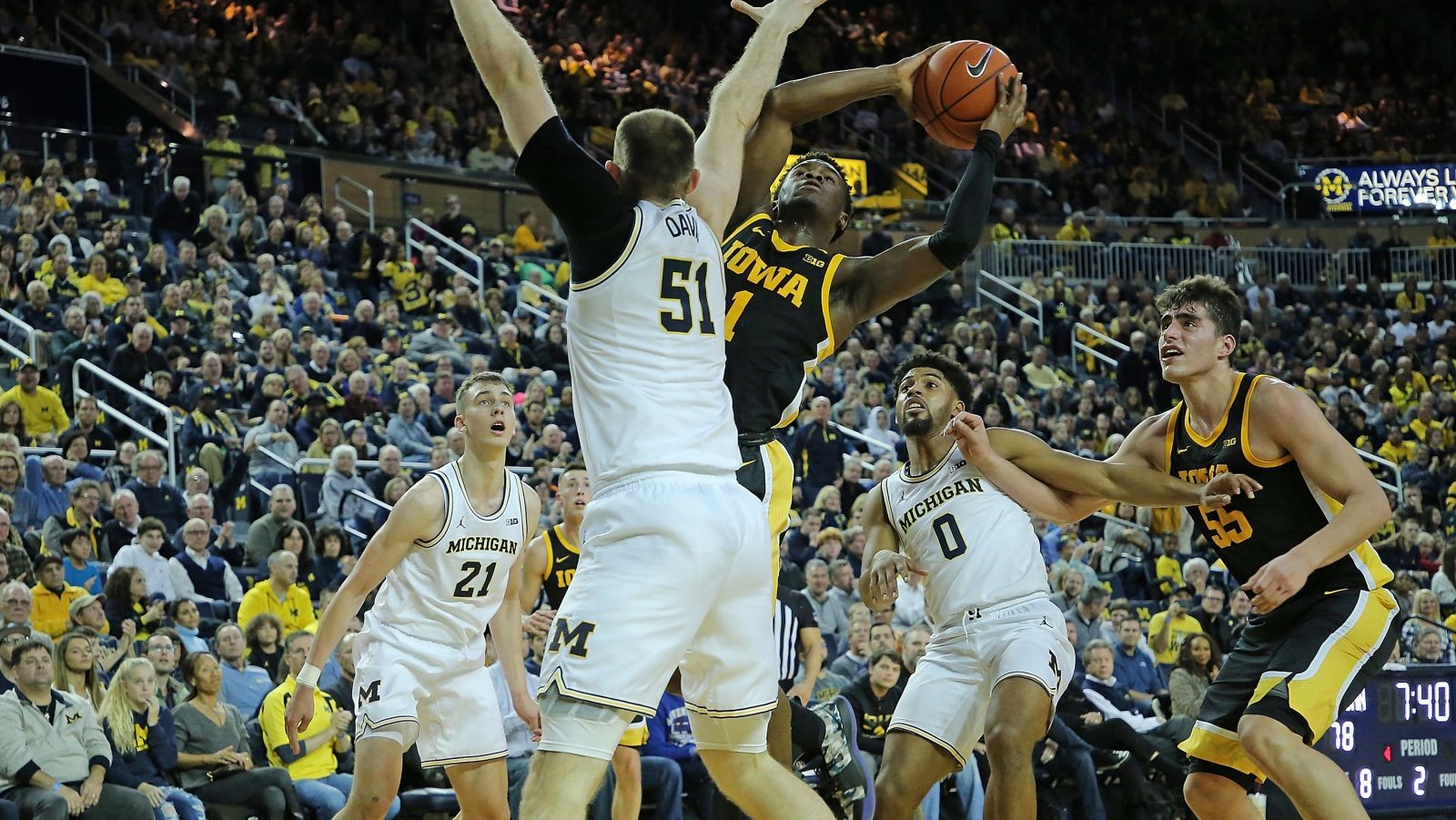 Michigan Basketball: Is Austin Davis a viable option at center?