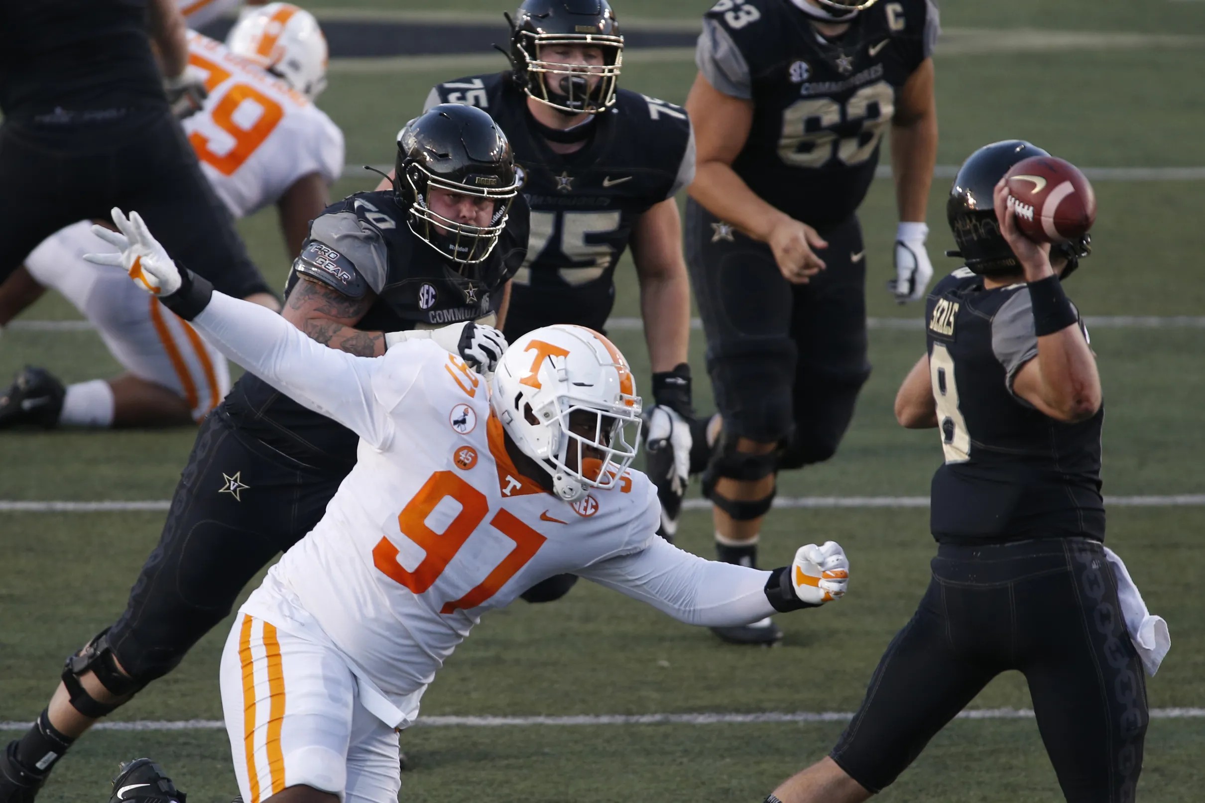 Tennessee DL Transfers to West Virginia