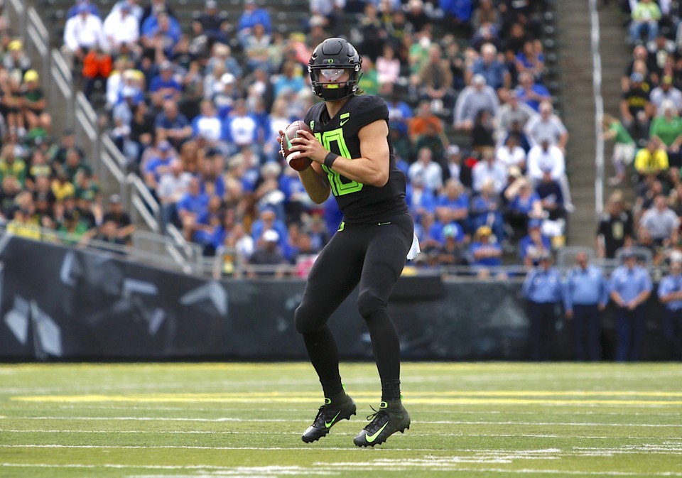 Oregon's Justin Herbert practices, Dillon Mitchell still in concussion ...