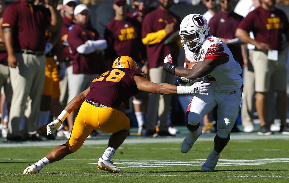 Utah RB Zack Moss injures knee, out vs. Oregon, per reports