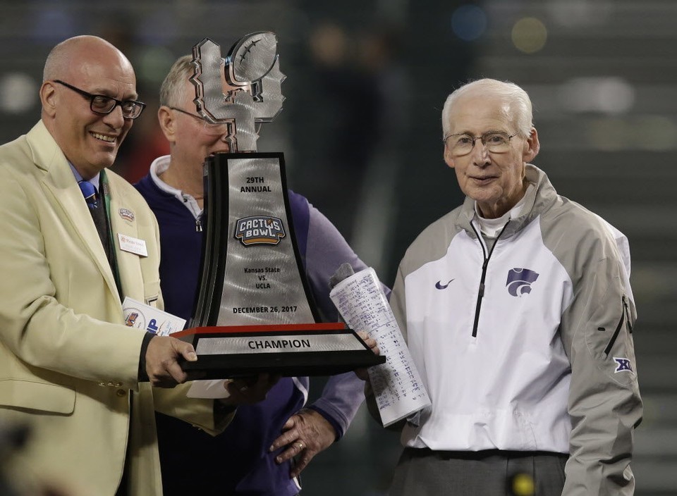 Kansas State coach Bill Snyder returning for 2018 season: AP source