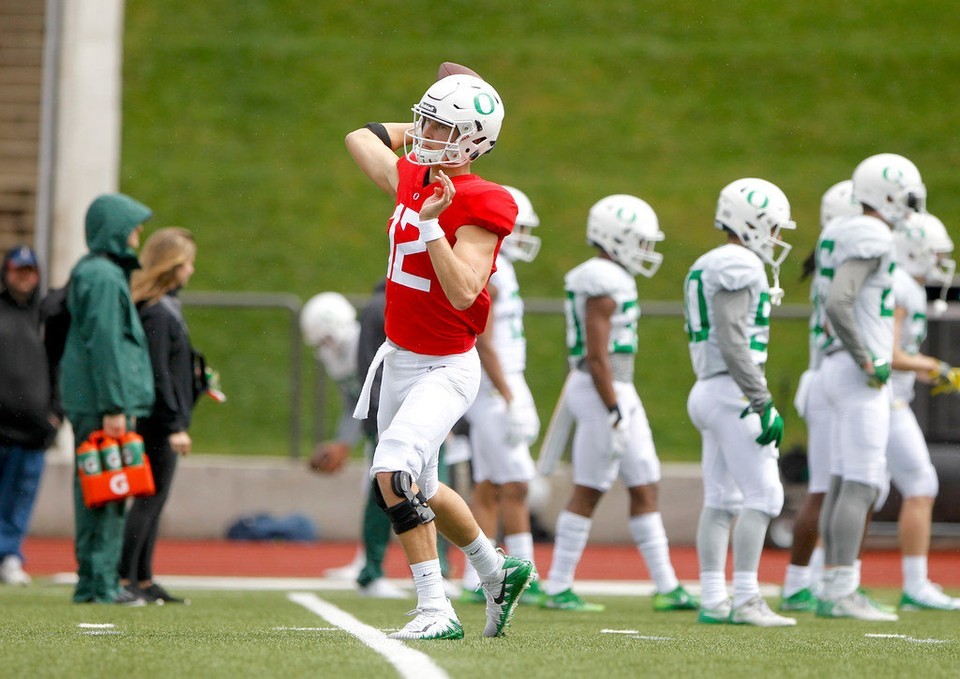 After 'weird' start, Oregon Ducks freshman QB Tyler Shough settles into ...