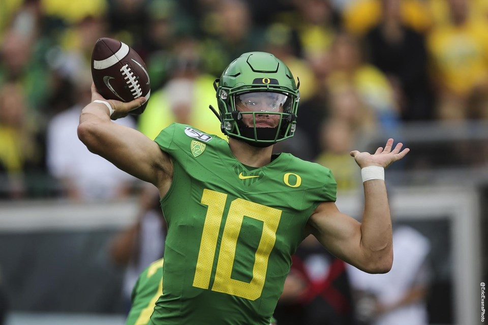 Eleven Touchdowns, 11 Different Ducks: Oregon Wins Home Opener, 77-6