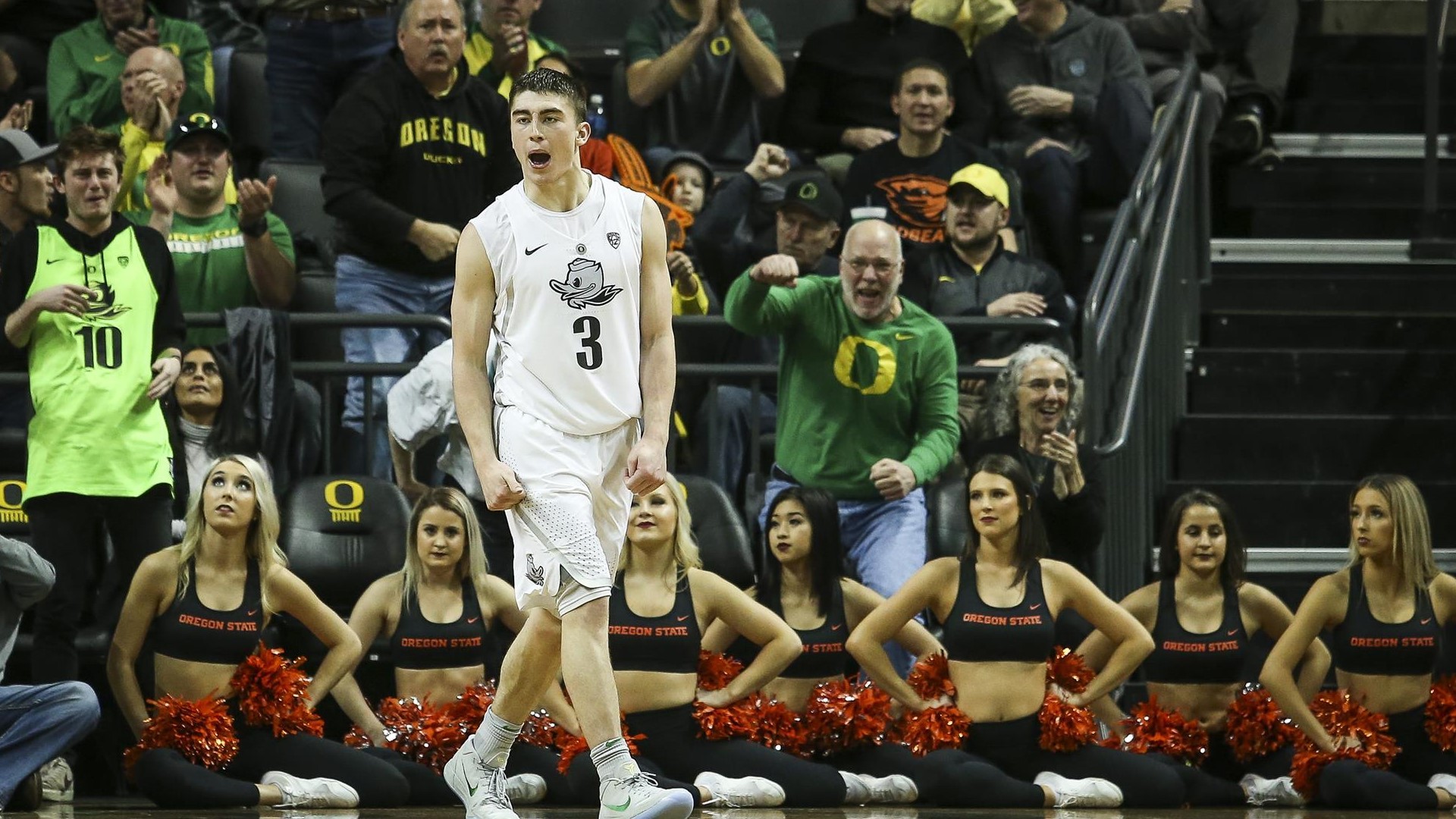 Big First Half Gives Ducks Civil War Win