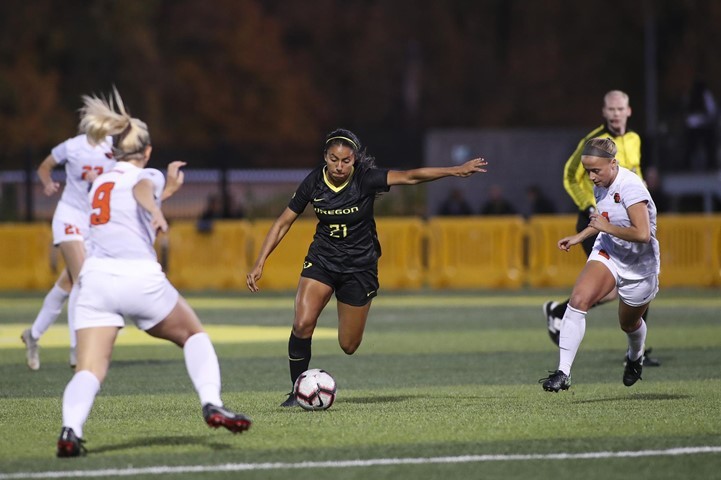 Everett Sparks Seniors to Civil War Victory