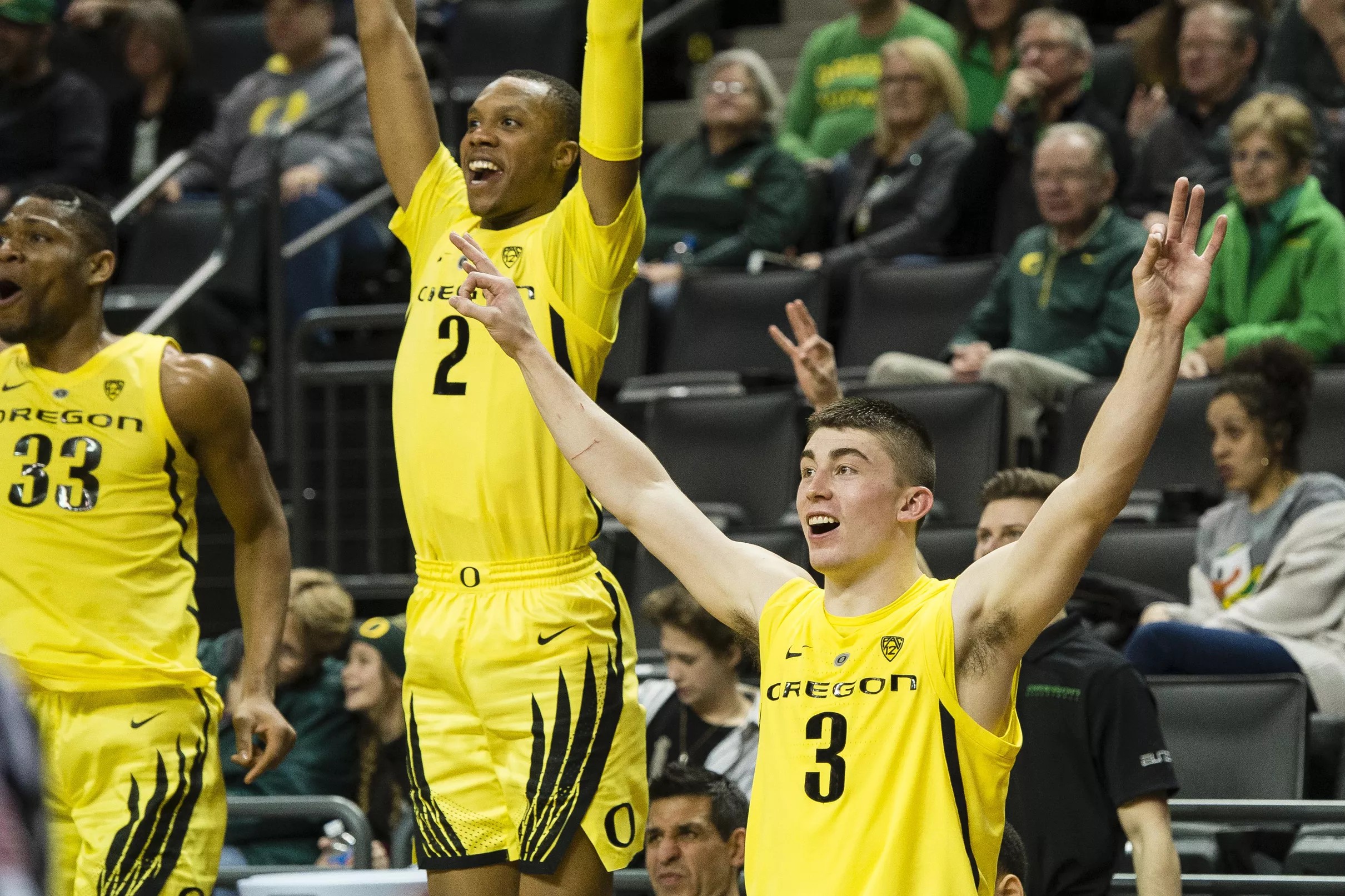 Ducks blowout Arizona in second half winning 73-47 in Eugene