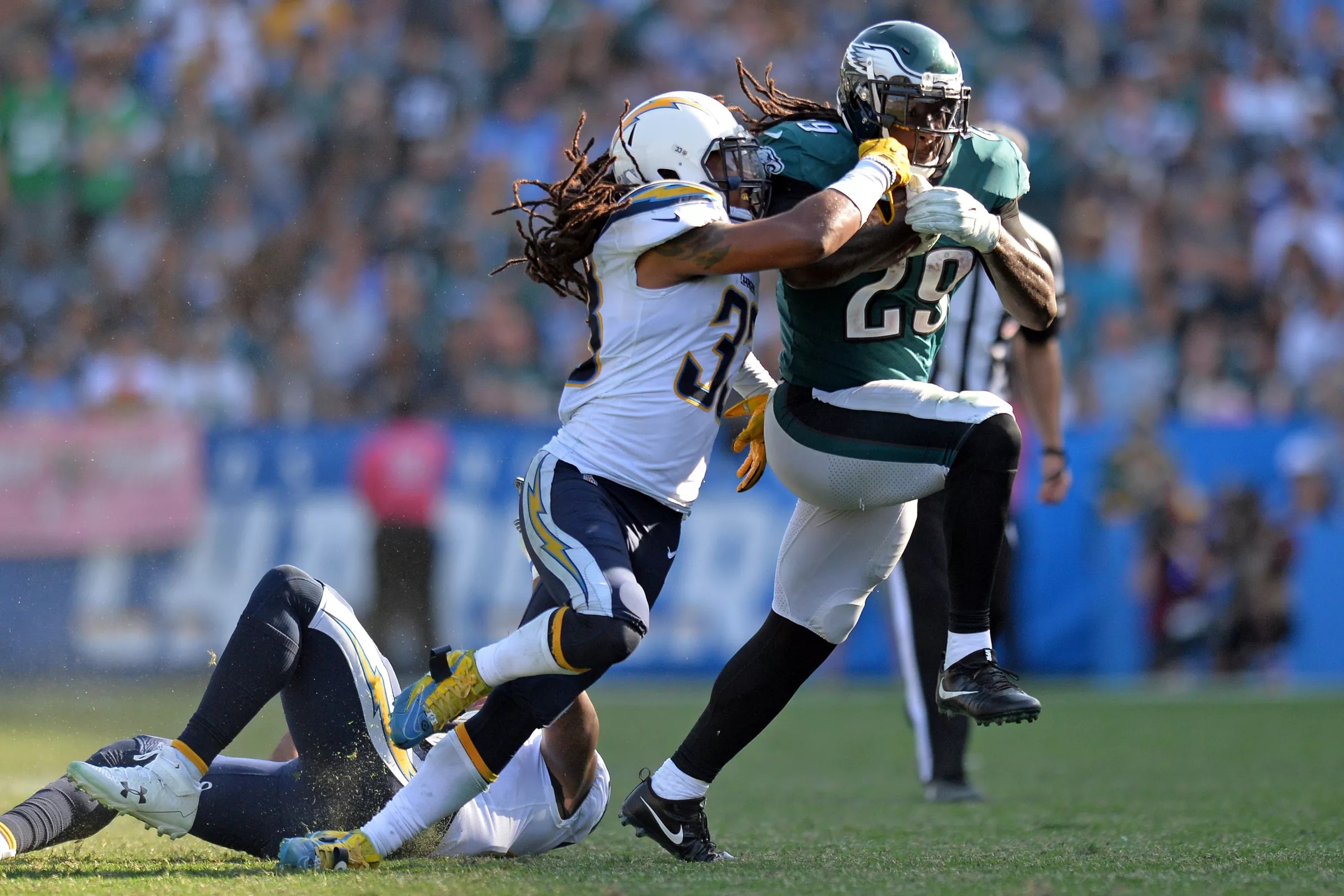 Watch LeGarrette Blount punish defenders on this 68-yard run