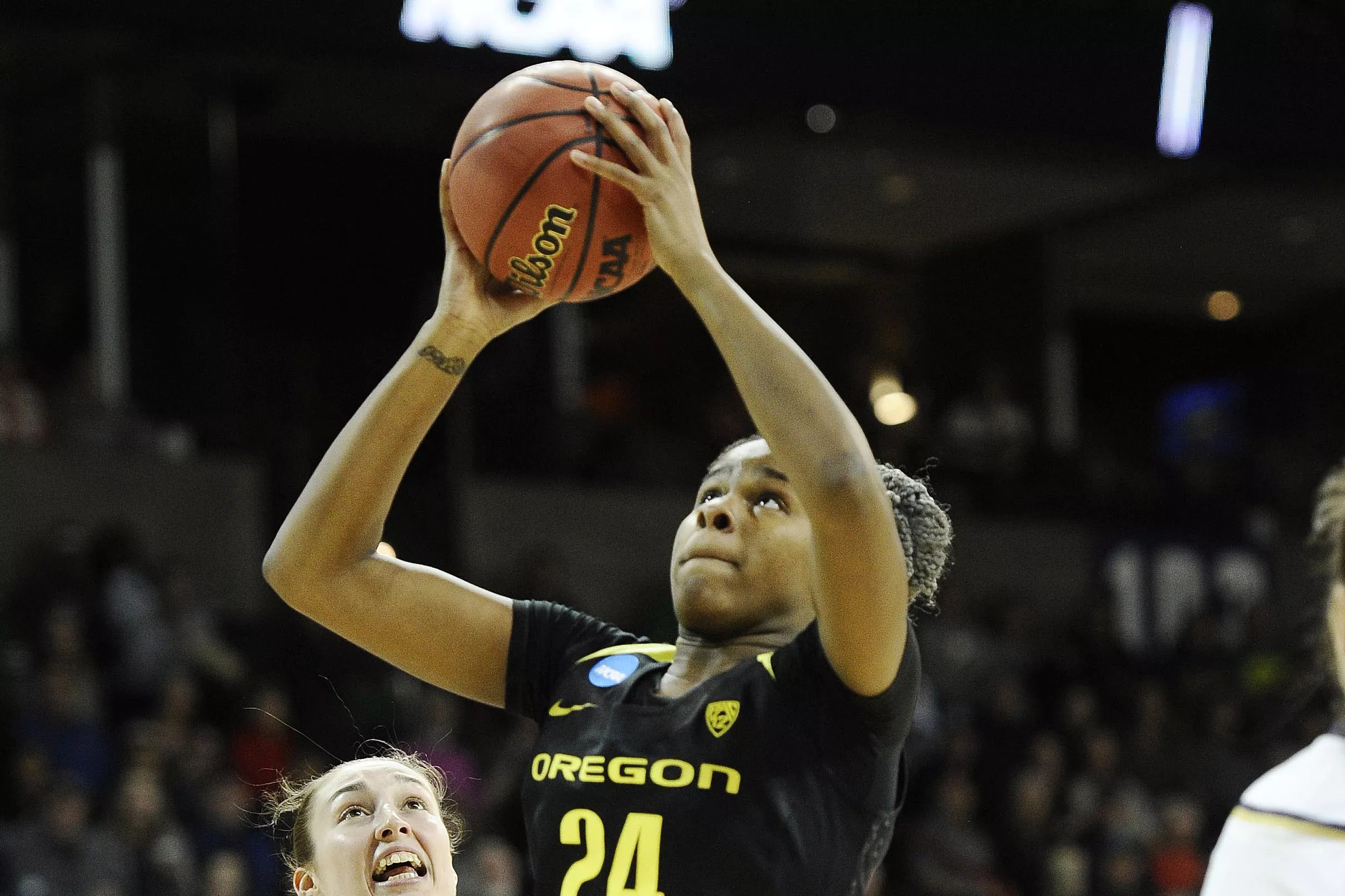 Ionescu and Hebard Prove Too Much for Wazzu, Ducks 98 - Cougars 58