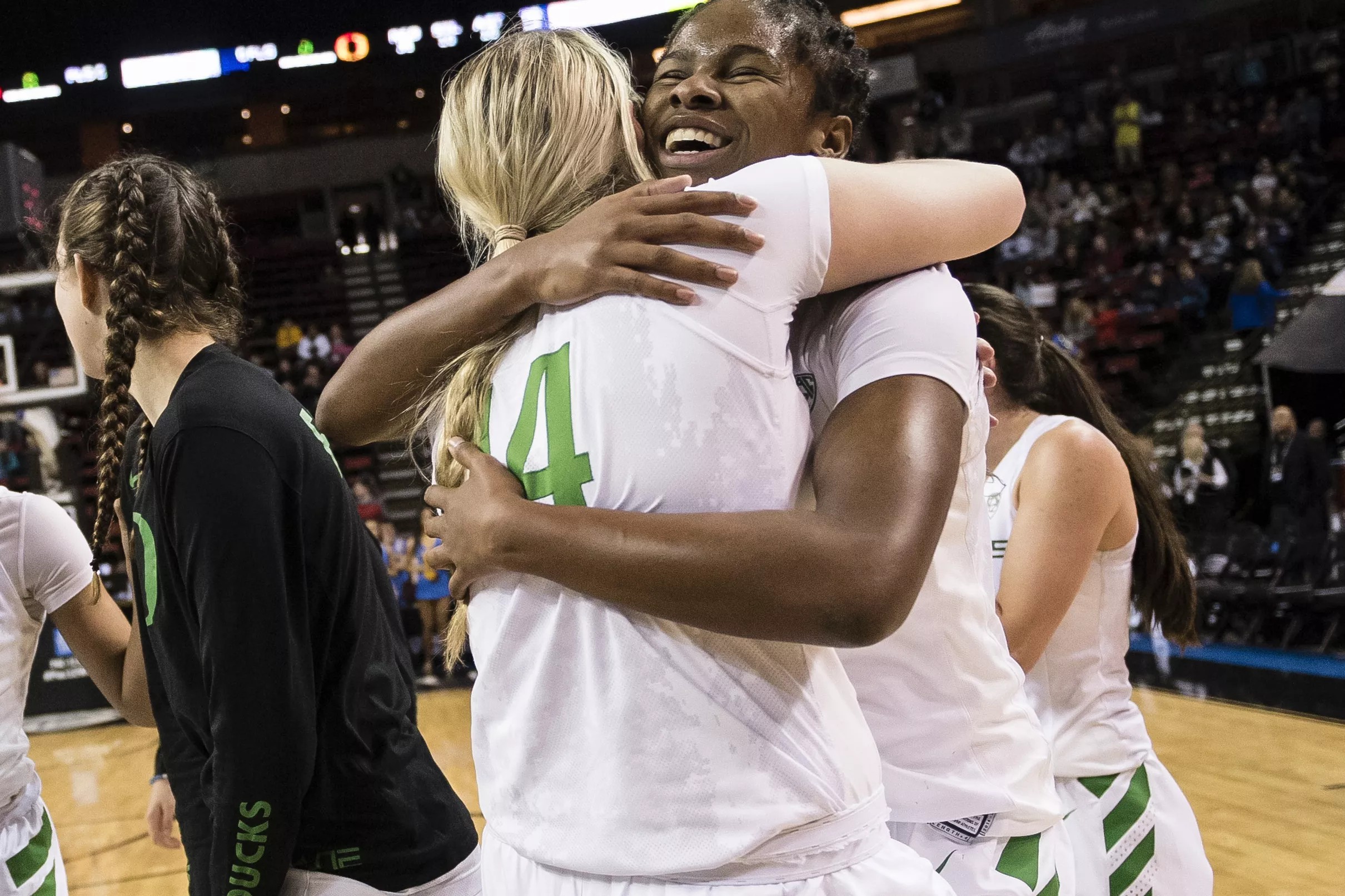 Hebard Returns and Ionescu Gets a Triple-Double, Ducks 96 - Trojans 78