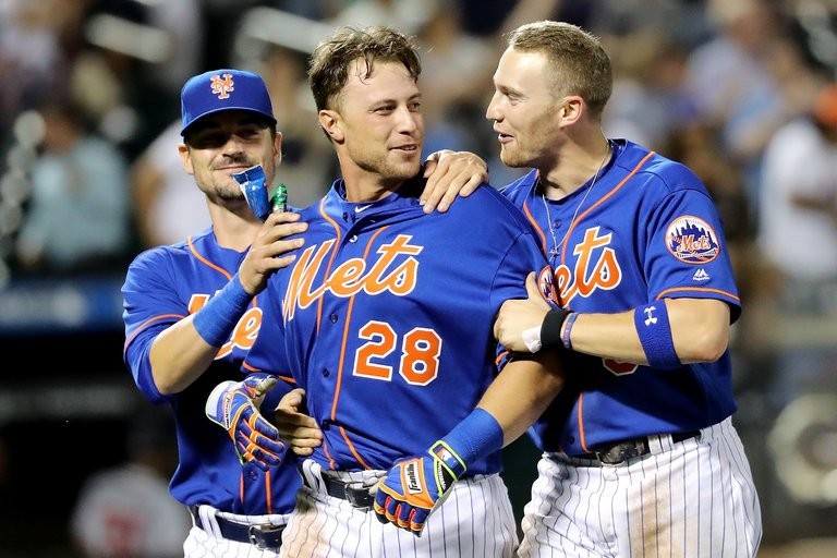 After Struggling Against R.A. Dickey, the Mets Rally Late