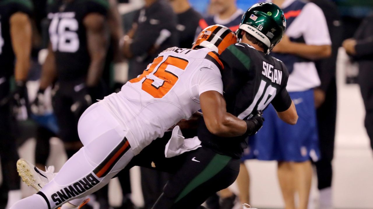 Jets lose another QB, score just three points in ugly loss to Browns on MNF