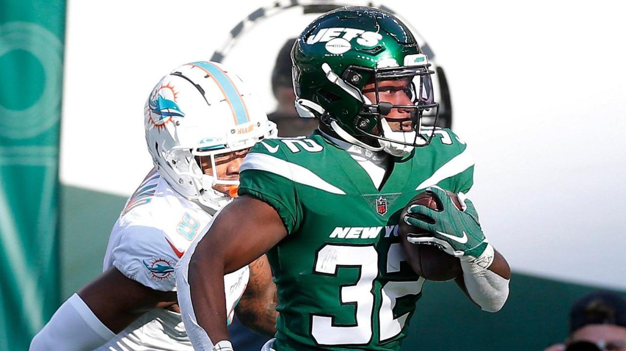 Promising Jets running back Michael Carter sidelined with high ankle sprain