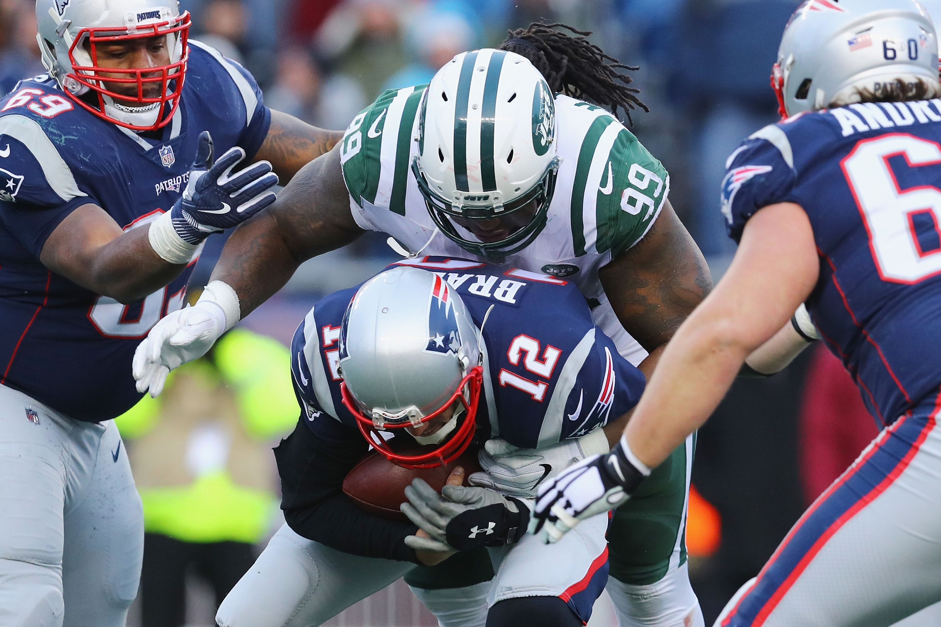 Steve McLendon gives advice to players before training camp