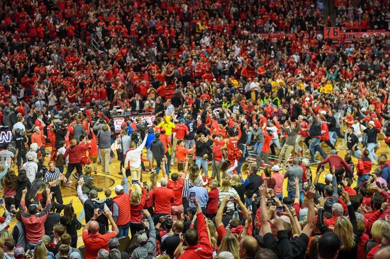 WVU Player Appears to Throw Punch at Fan After Texas Tech Crowd Stormed ...