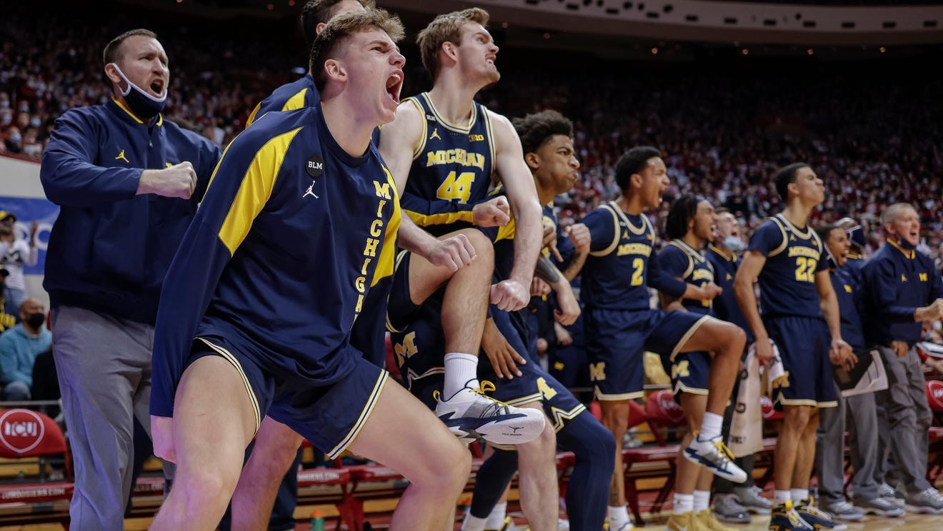 Michigan basketball's Hunter Dickinson, Caleb Houston earn Big Ten ...