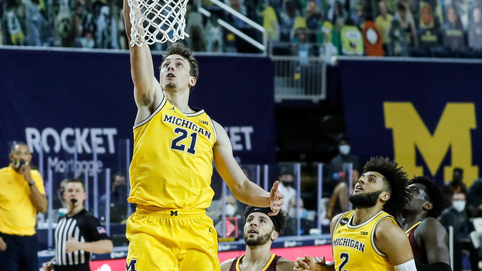 Michigan basketball leaps into top 5 in Ferris Mowers Men's Basketball ...