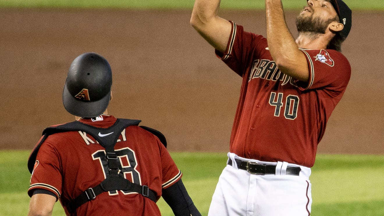 Madison Bumgarner wins season finale in Diamondbacks' win over Rockies