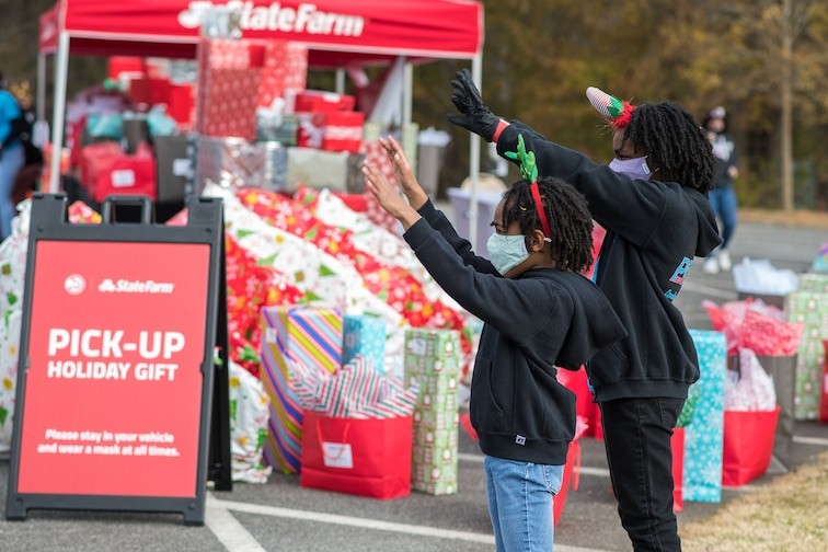 Atlanta Hawks and State Farm® Host Holiday Giving Pop-Up to Celebrate ...