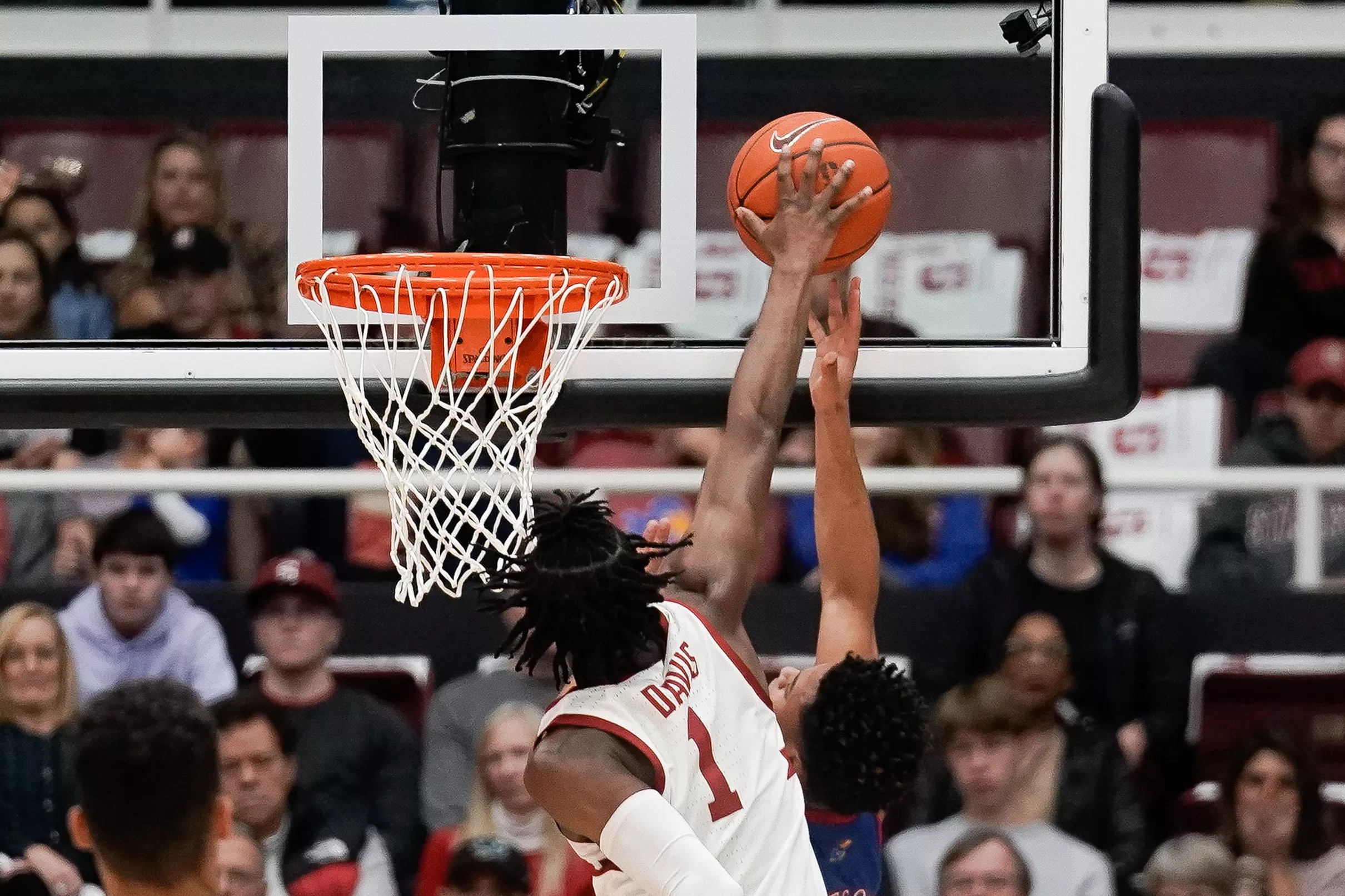 Daejon’s dominance leads Stanford over Cal, 68-52