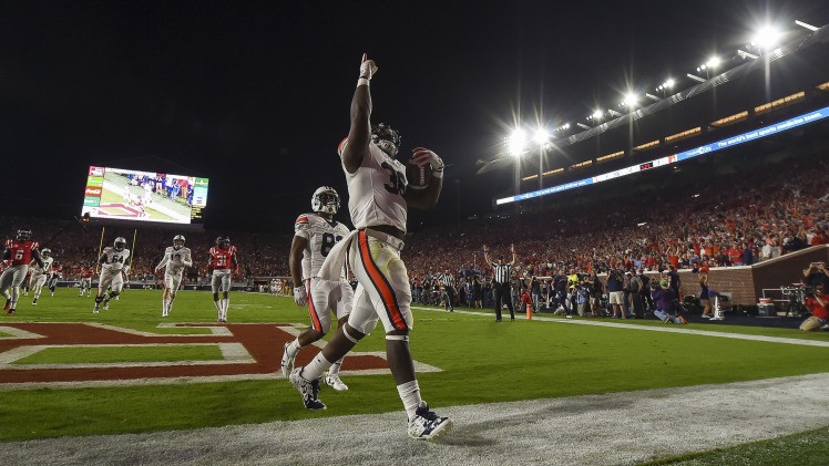 Football. 'Downhill running' - Kamryn Pettway leads the way in Auburn's ...